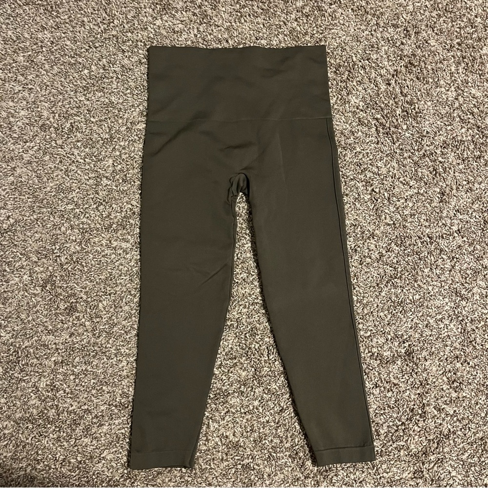 Spanx Green Seamless Capri Cropped Compression Leggin… - Gem